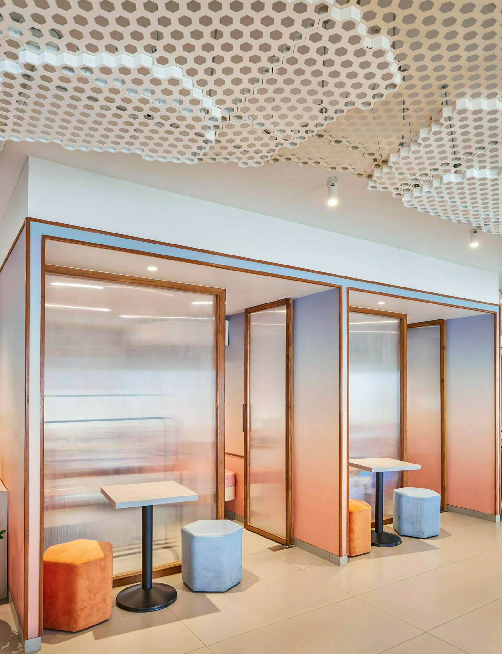 Versatile and vibrant design for a contemporary workplace - Society ...